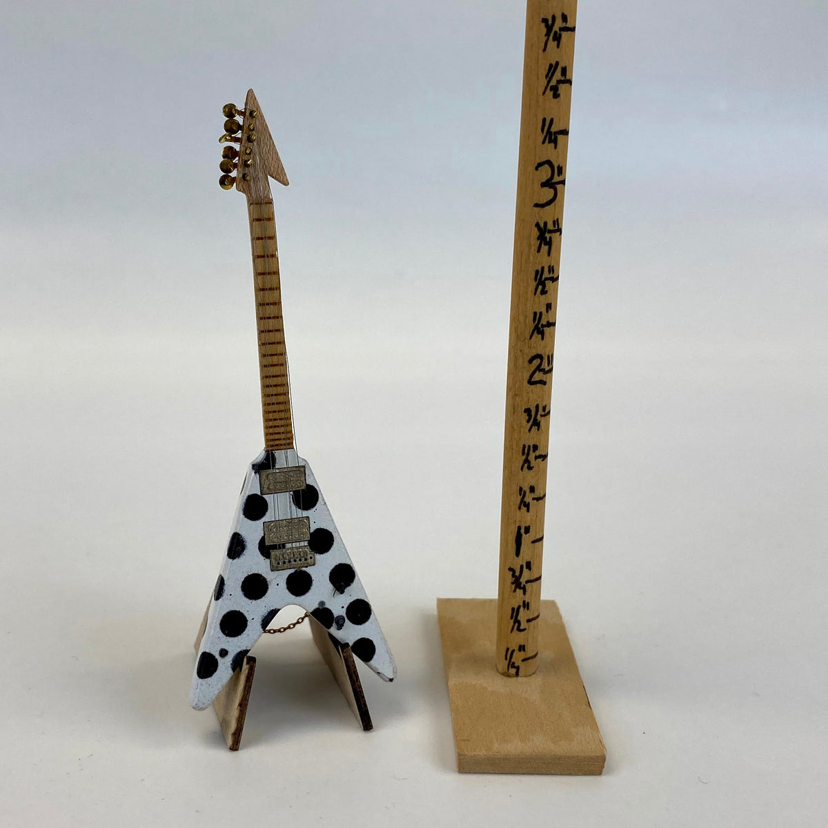 GUITAR: Randy Rhodes Flying V Electric Guitar – Keenderson Miniatures